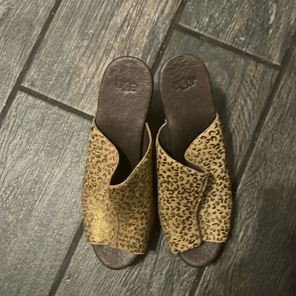 UGG | Shoes | Ugg Skyler Clogs Womens Open Toe Metallic Leather Calf ...